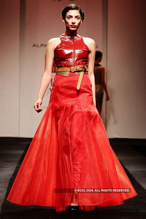 Indrani Dasgupta Walking The Ramp For Designer Kavita Bhartiya In Wills