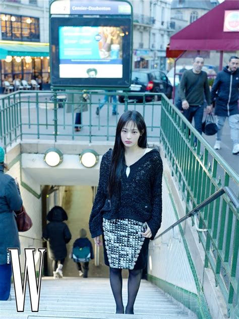 파리에서 찍은 뉴진스 민지 샤넬 화보  연예이슈 수다방 네모판
