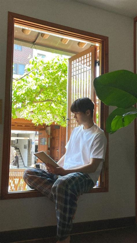 Kim Seon Ho Pria Tampan Aktor Korea Pacar Pria