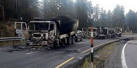 Tuncelide Yol Kesen PKKlılar Araçlarını Yaktığı 2 Kişiyi Kaçırdı