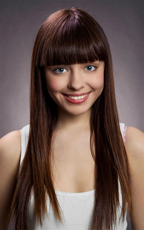 Lange Haare Mit Vollem Pony Frisuren Mit Geradem Pony