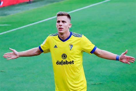 Tiểu Sử Cầu Thủ Iván Alejo Cầu Thủ Có Lượng Fan Khổng Lồ Của Clb