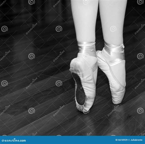 Ballerina On Tip Of Toe Stock Image Image Of Female Grace