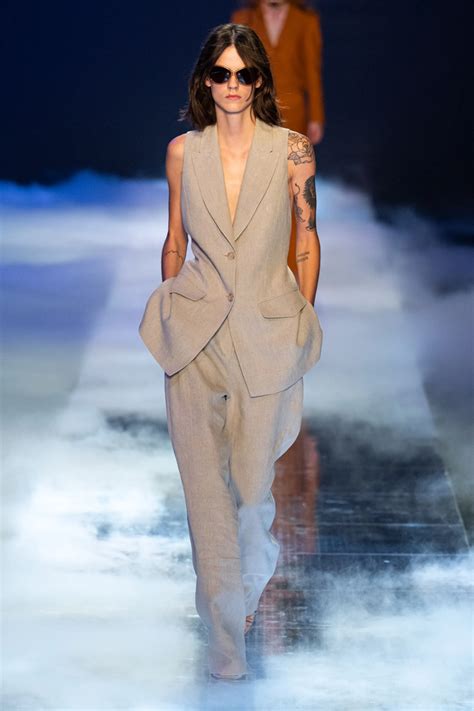 패션엔 [종합] 2023 S S 밀라노 패션위크 트렌드 키워드 9