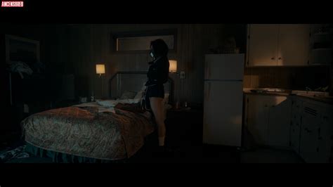 Naked Juliette Lewis In Yellowjackets