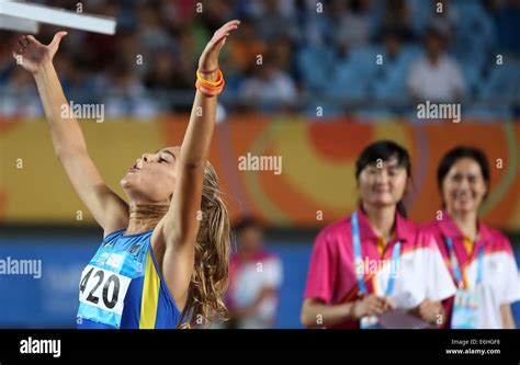 Yuliya Levchenko High Jump Banque De Photographies Et Dimages à Haute