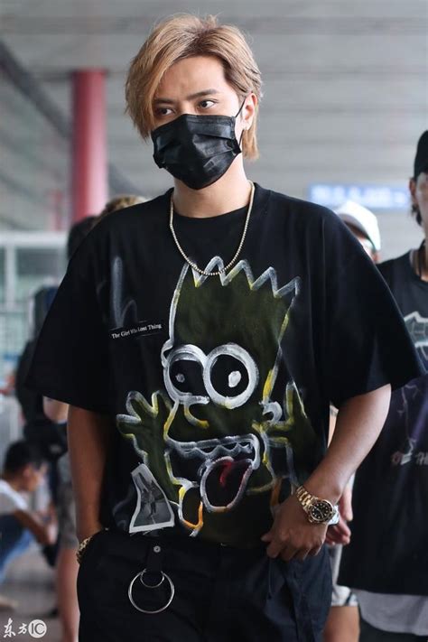 羅志祥現身北京機場，一身潮服為自己慶生：又是喜歡豬哥的一年 每日頭條