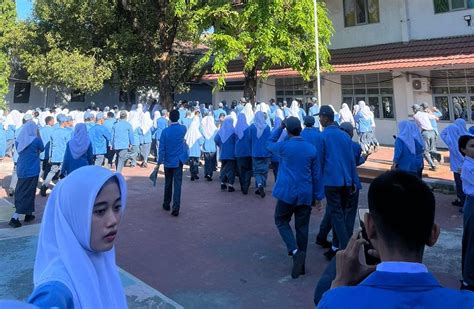 Minta Kepala Sekolah Dicopot Siswa Sman 17 Makassar Mogok Belajar Fajar