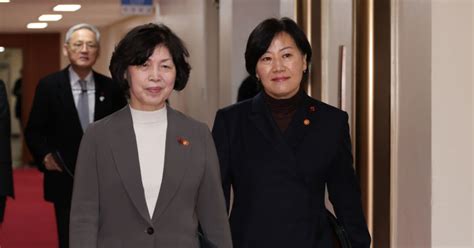 국무회의 참석하는 강정애 장관 송미령 장관