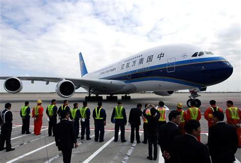 中国首架a380飞抵上海