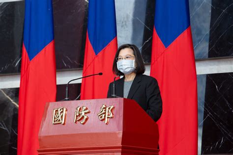 出席晉任將官勗勉典禮 總統：和國軍站在一起 持續充實國防 為捍衛臺灣的民主、自由和安全共同打拚國防 僑務電子報