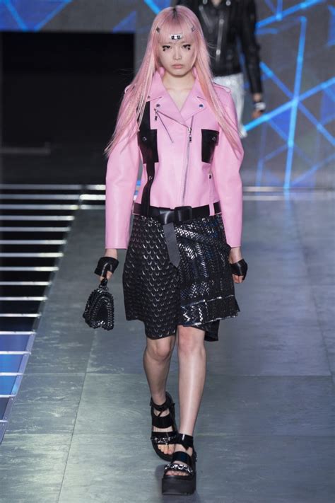 路易·威登 Louis Vuitton 2016春夏系列时装发布秀 Paris Spring 2016 天天时装 口袋里的时尚指南