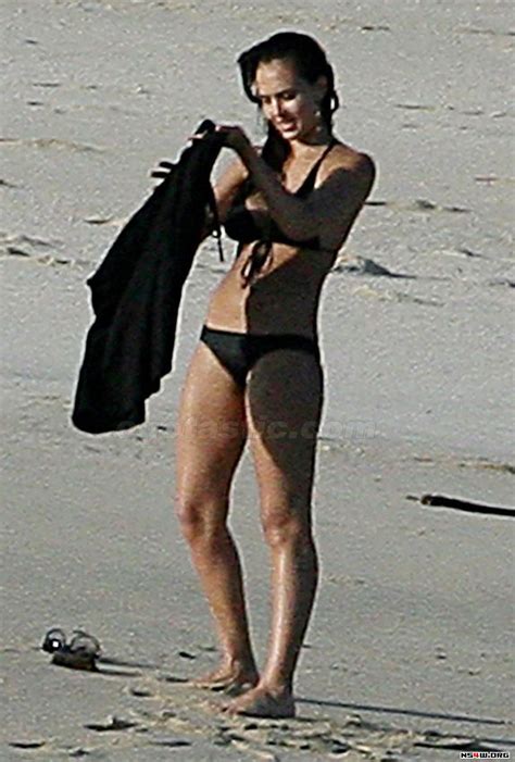 Naked Jessica Alba In Beach Babes