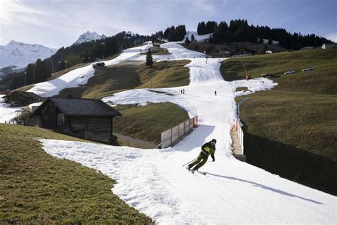 Schweizer Winter Ohne Schnee Skifahren Auf Grünen Wiesen Berner Zeitung