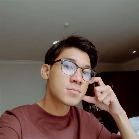 Hlaing Kyaw Phyoe Medium