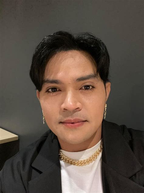 ខេមរៈ សិរីមន្ត ជួបបុរសសង្ហា ធ្លាប់សាក់រូប ខេមរៈ ស្រីពៅ រំភើបខ្លាំង