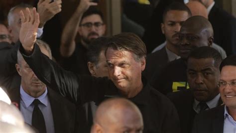 Mantan Presiden Jair Bolsonaro Kembali Ke Brasil Disambut Simpatisan