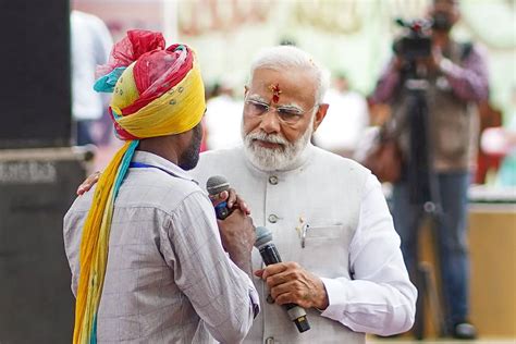 Football Kranti Pm Modi Meets Young Players Tribal Leaders In Madhya