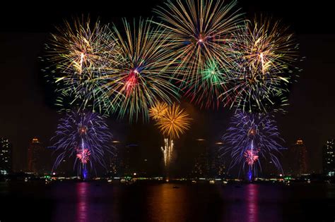 烟花图片 耀眼的烟花素材 高清图片 摄影照片 寻图免费打包下载