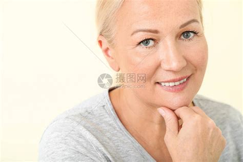 彩色背景有健康皮肤的美高清图片下载 正版图片506385059 摄图网