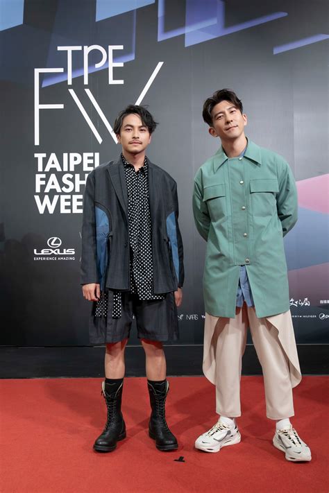 【2022臺北時裝週】「the Show 時尚大秀」紅毯造型：國民姐夫具俊曄、ella陳嘉樺、孟耿如、孫盛希⋯⋯眾星造型直擊 Vogue