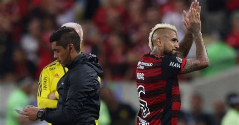 La Emotiva Ovación Que Recibió Arturo Vidal De Hinchas Del Flamengo