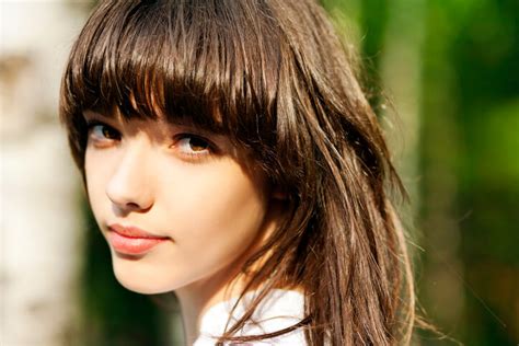 Curved Bangs Saç Stili Nedir Nasıl Yapılır
