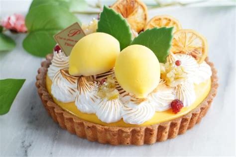 ふわふわメレンゲをのせた瀬戸内レモンタルト （patisserie Calme） Cakejp