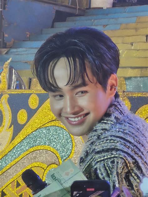 บอสนุ นำทีมตะลุย บ้านสาวน้อยเพชรบ้านแพงวันนี้ครับ หมอลำอลังการโชว์ Facebook