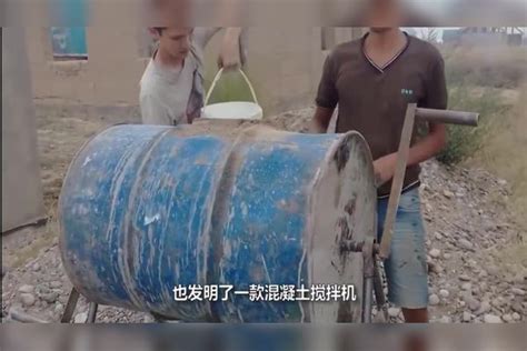 农村小哥发明手摇式混凝土搅拌机，不用油不用电一次能搅拌200斤水泥料