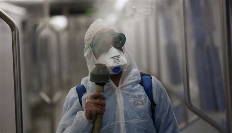 FOTO Kasus COVID 19 Bertambah Turki Semprot Disinfektan Di Stasiun
