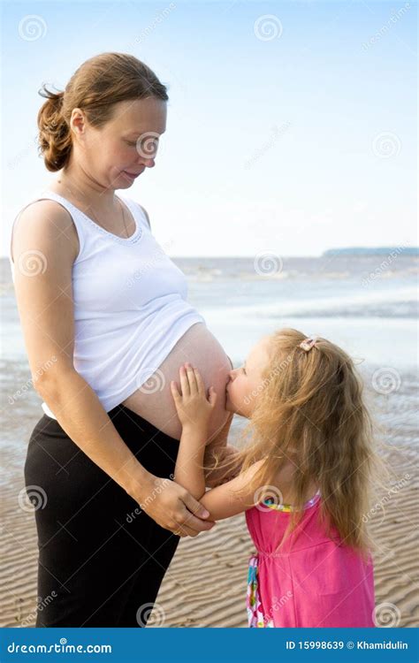 Mutter Und Tochter Stockbild Bild Von Tochter Erwartung 15998639
