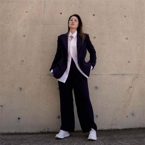 유승아 ️ 복음 아무리 노력해도 부족하다고 누군가를 밟고 올라서야 한다고 경쟁사회에서 뒤쳐지면 안된다고 끊임없이 말하는 세상의 메시지를 거절하고 나의