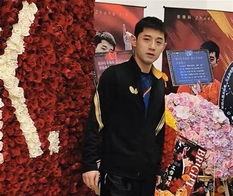 张继科球馆隆重开业，与女友张蕊恩爱亮相大满贯花墙奥运
