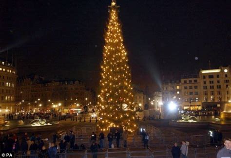 Лондон и Виена запалиха коледните светлини