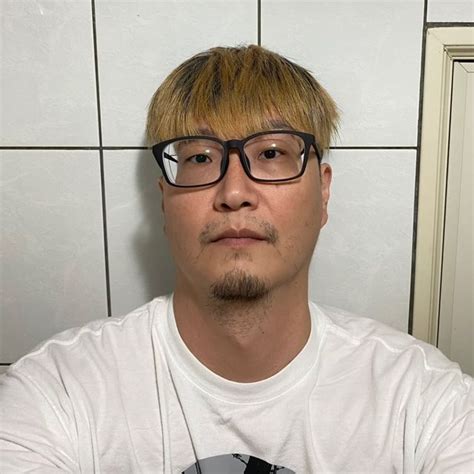 你就明明喜歡肉肉的，所以當然是選第二個啊