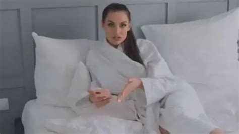 Massaging My Stepmom Luxury Girl Scrolller