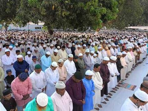 Offer Eid Ul Fitr Prayers And Say Eid Mubarak ईद उल फित्र की नमाज़ अदा
