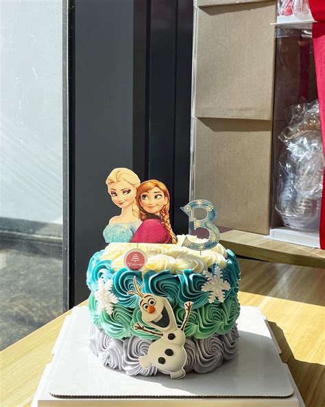 Disney Elsa Cake