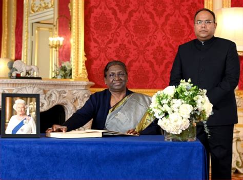 President Murmu Offers Tributes To Queen Elizabeth Ii At Westminster