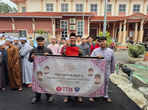 Perarakan Maulidur Rasul Di Desa Rejang Eratkan Hubungan Mahasiswa Dan