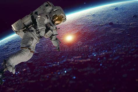 Astronauta Espacial Hace Caminatas Espaciales Mientras Trabaja Para Una