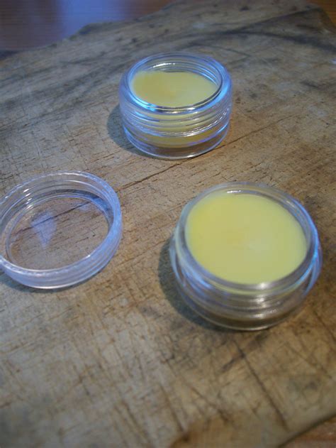 DIY - Lippenpflege selbermachen - Lipbalm DIY - kleine Geschenke