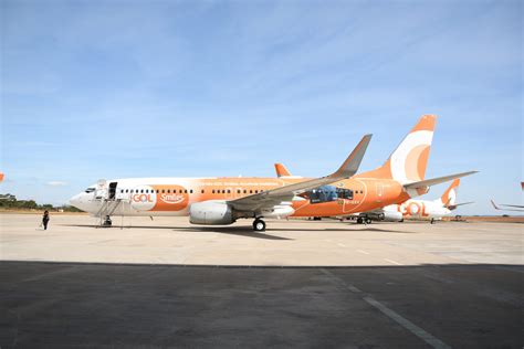 Conheça o avião da GOL personalizado a pintura do cartão GOL Smiles