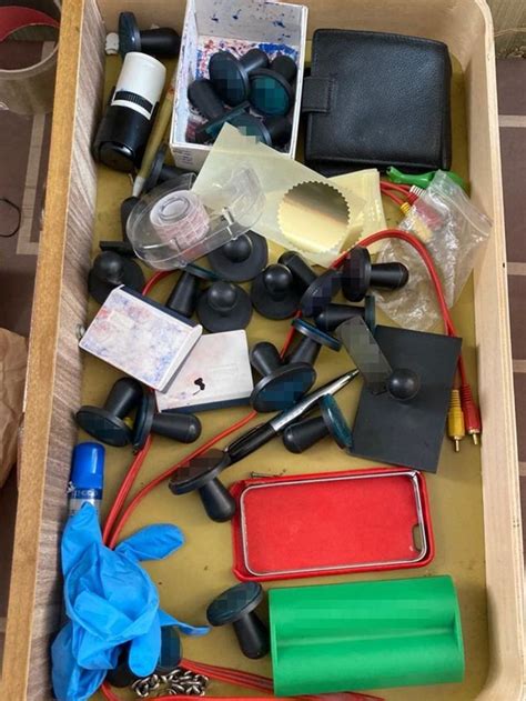 Допомагали легалізації росіян в Україні та ЄС СБУ ліквідувала підпільну типографію Вечірній Київ