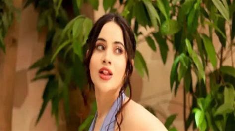 Urfi Javed Takes Another Dig At Chahatt Khanna By Sharing Her Bold Pictures