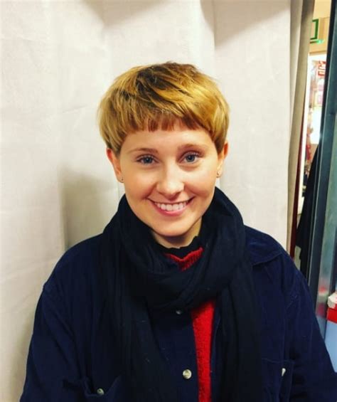 Short Hairstyles For Fat Faces And Double Chins Makeup Wearables