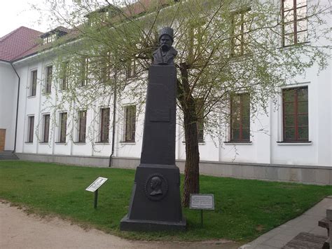 Памятник бюст Т Г Шевченка Канів памятник погруддя Тарас Шевченко