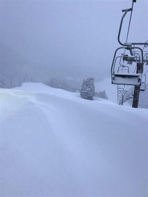 1月18日午前7時の山頂は雪 あわすのスキー場