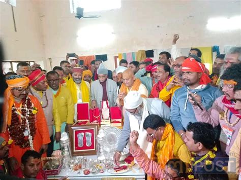 जनकपुरधामबाट पठाएका ५ सय थरी कोसेली अयोध्यालाई हस्तान्तरण Sajilopost